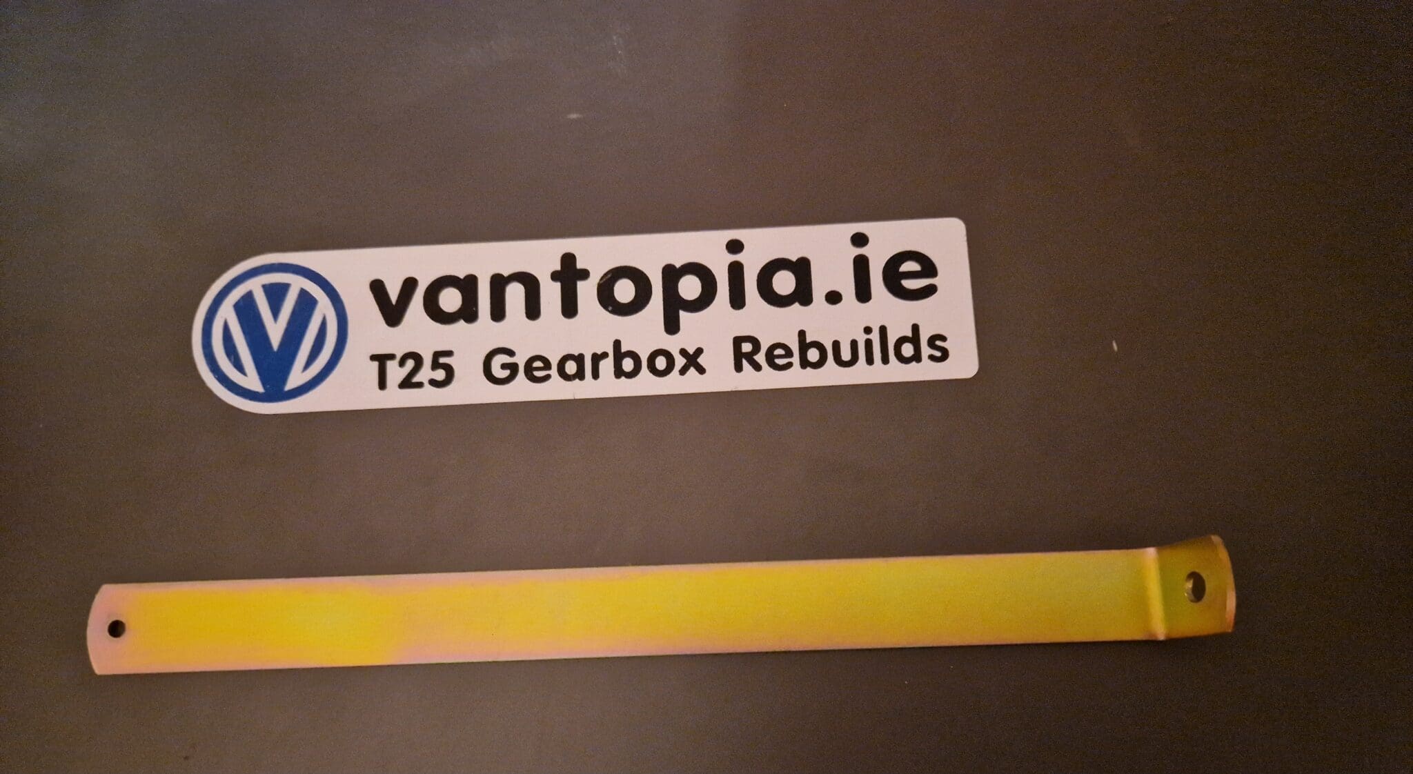 VW T3 Syncro Diff Lock Panel Bracket 251 711 857 - Vantopia