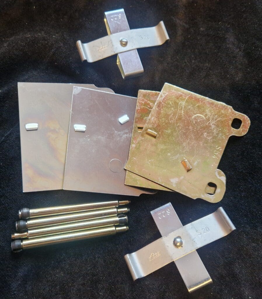 VW T3 T25 Early Front Brake Pads Fitting Kit ATE 211 615 261 A - Vantopia